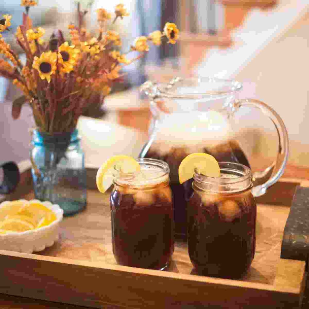 How to Make Classic Homemade Ice Tea · Linen & Wildflowers