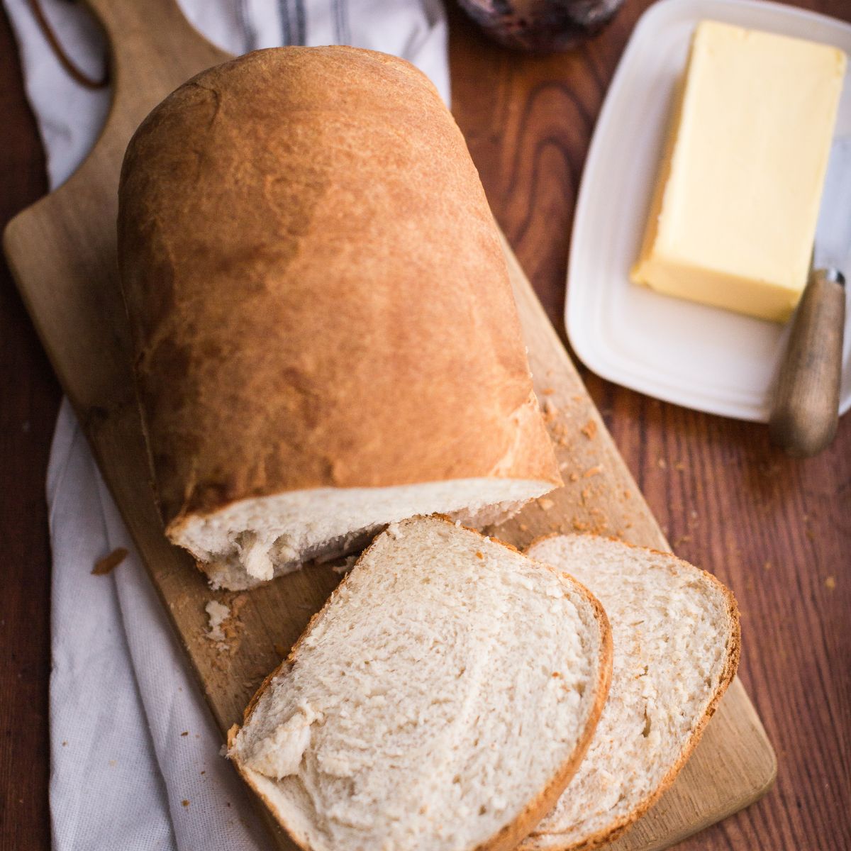 Easy Homemade Bread Recipe for Beginners (Step-by-Step Guide) · Linen ...