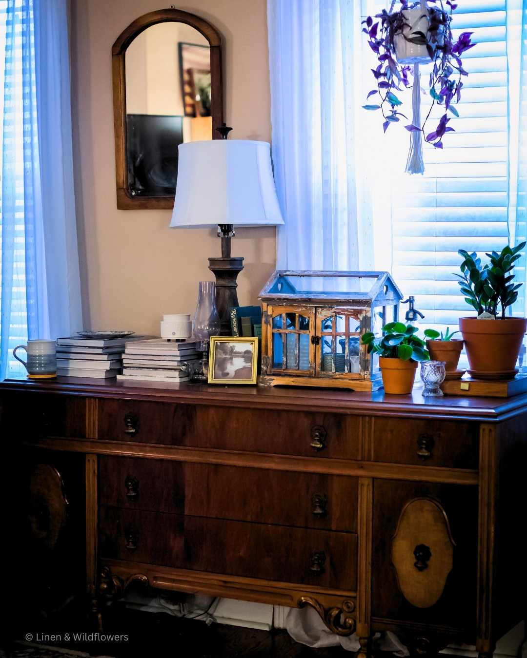 How to Create a Table Vignette Beautifully · Linen & Wildflowers