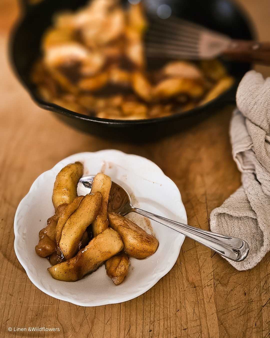 How to Make Southern Fried Apples in a Cast Iron Skillet · Linen ...